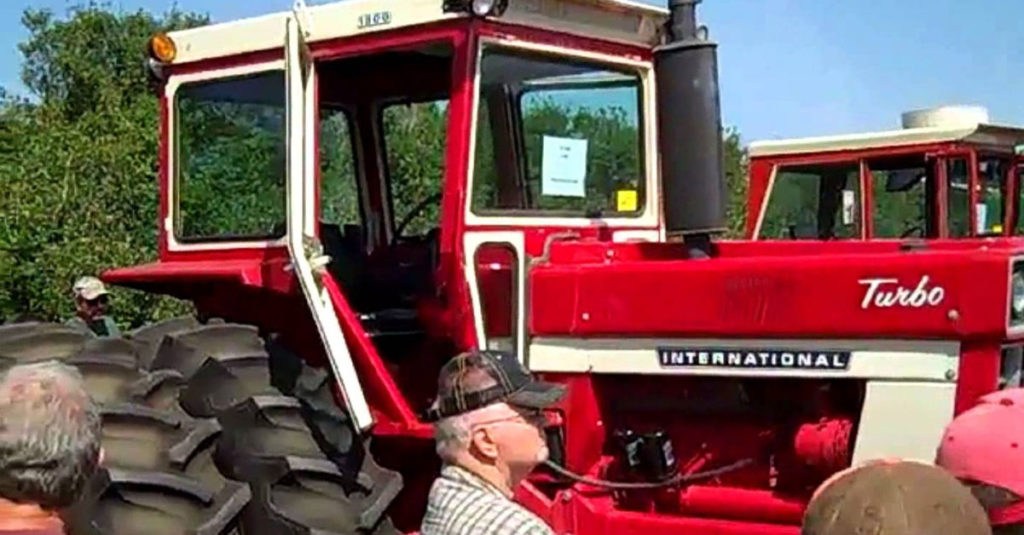 Stunning Old Tractors We'd Love To Own - Mentertained