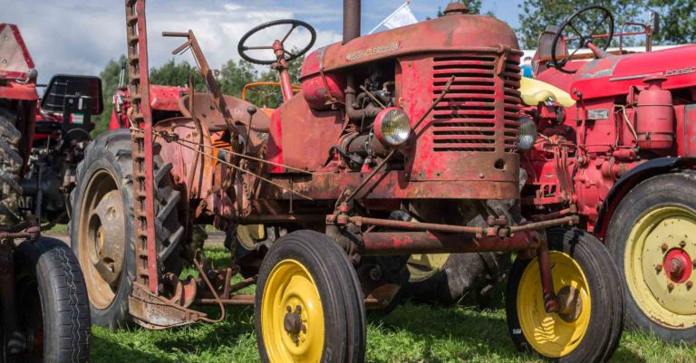 Stunning Old Tractors We'd Love To Own - Mentertained