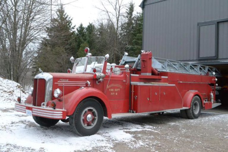40 Vintage Firetrucks - Mentertained